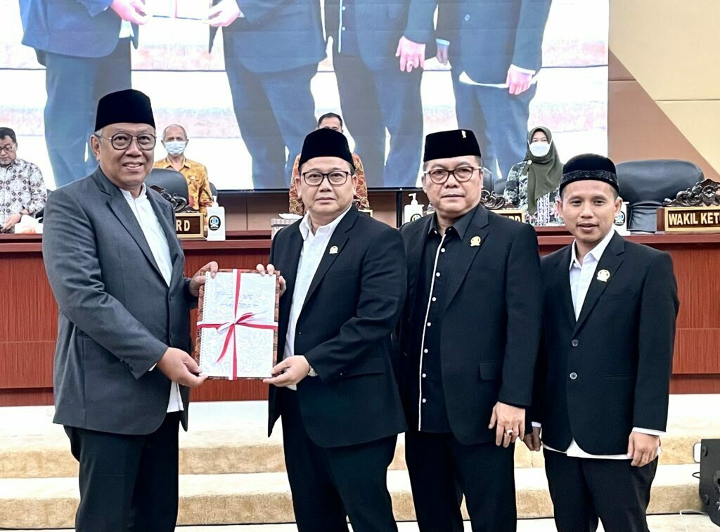 DPRD Apresiasi LKPJ 2022 Pemkot Tangsel, Benyamin Full Senyum - linimassa.id