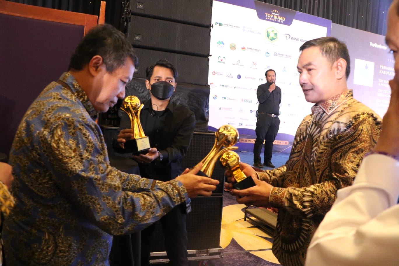 Kabupaten Tangerang Raih 5 Penghargaan Top BUMD Award 2023 - linimassa.id