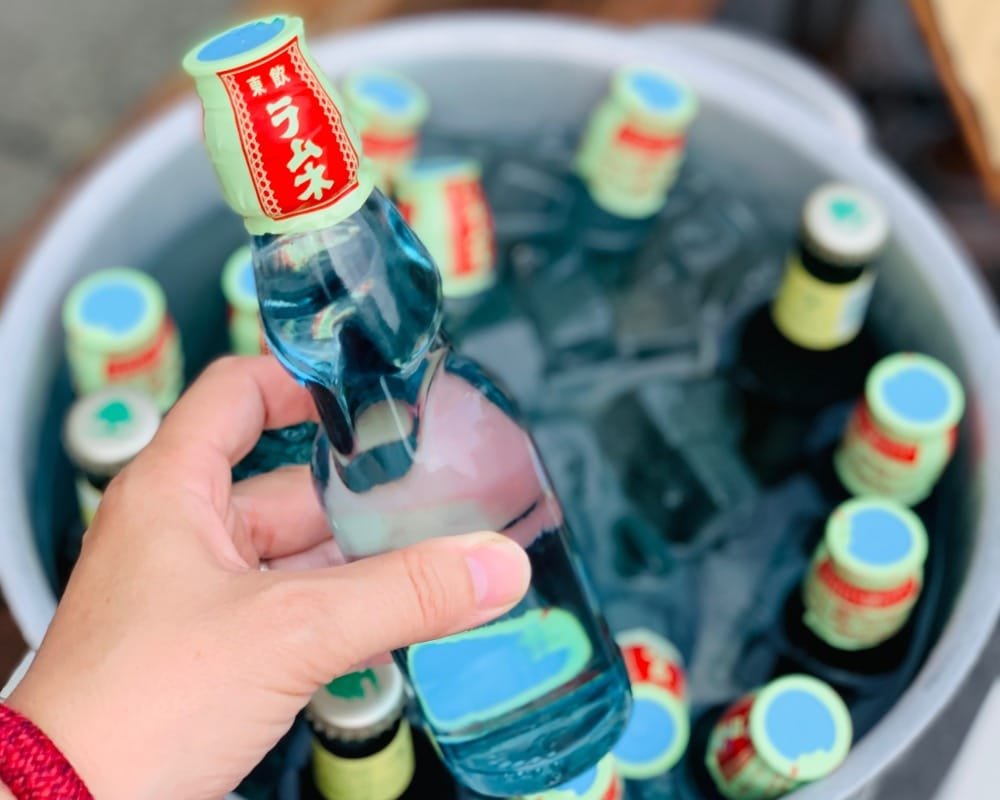 Ramune, Minuman Asal Jepang yang Butuh Cara Khusus untuk Meminumnya ...