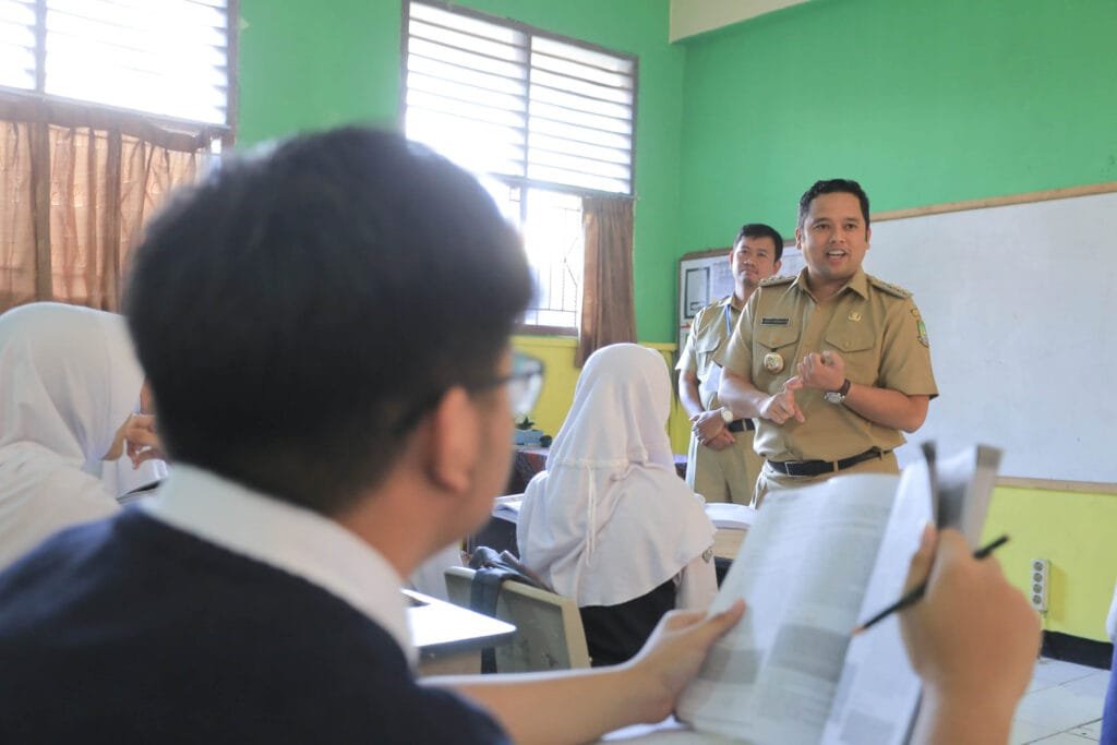 Program Pendidikan Gratis Kota Tangerang untuk Mencegah Tawuran dan ...