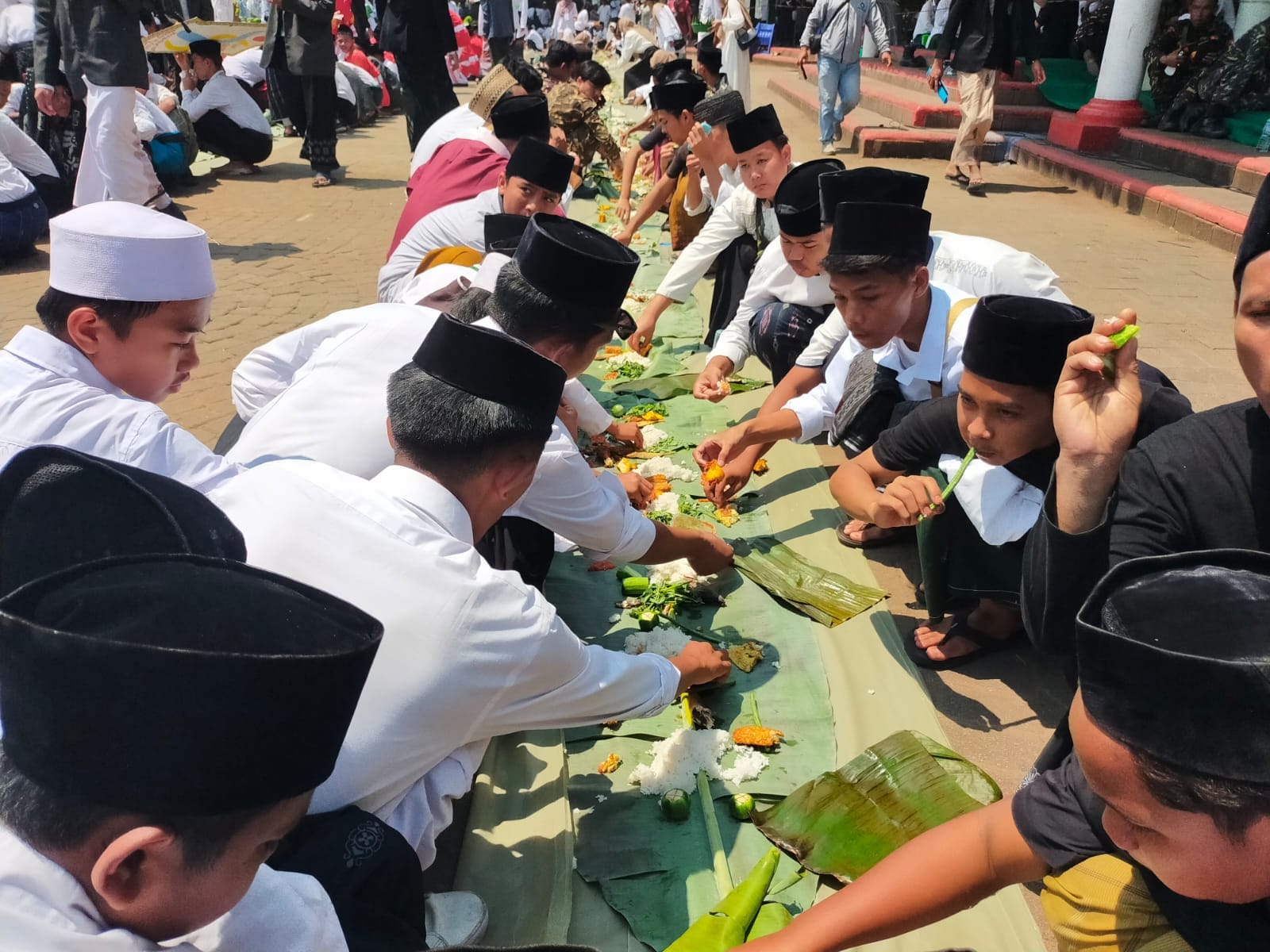 Hari Santri 2024, Santri di Lebak Rayakan Tradisi Murak Liwet - linimassa.id