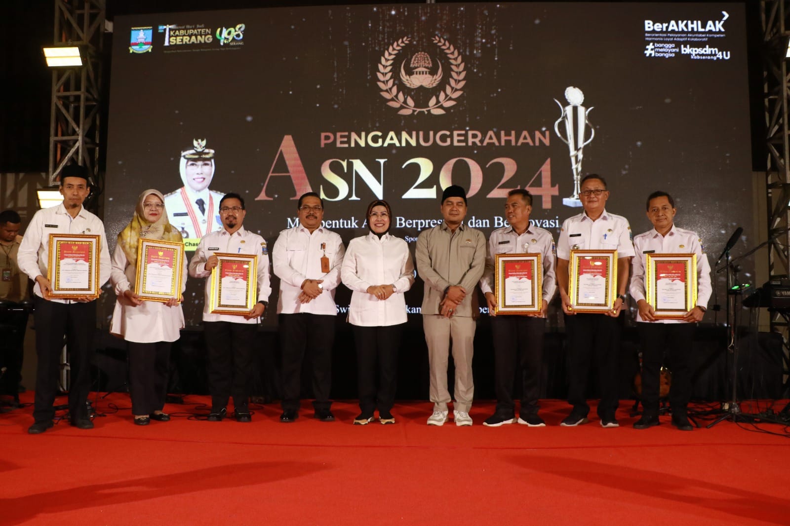 Anugerah ASN 2024, Bupati Serang Beri Penghargaan ASN Berprestasi dan ...
